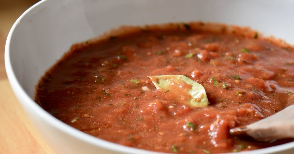 traditional italian pizza sauce