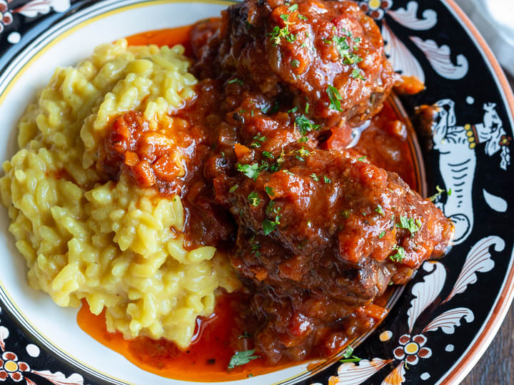 how to cook oxtails in a pressure cooker