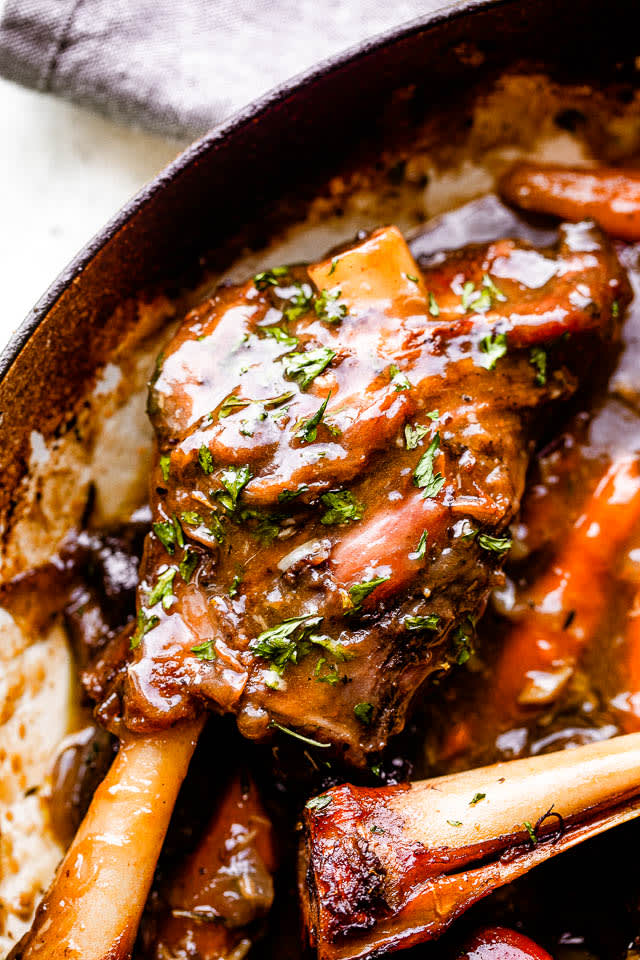 how to cook lamb shanks in oven without wine